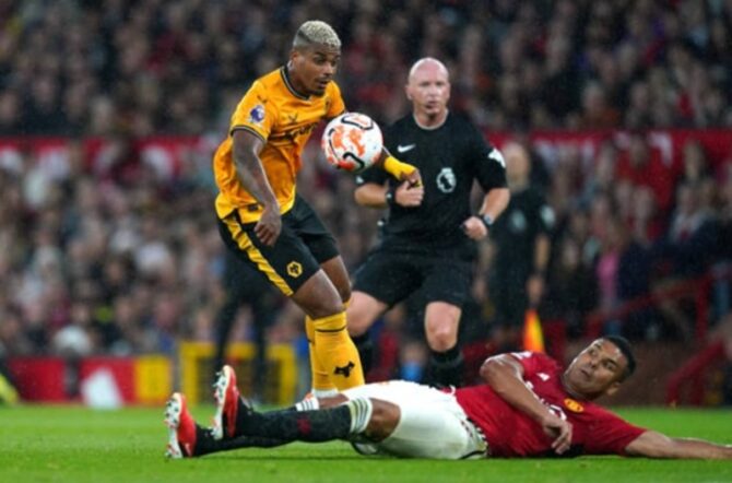 Tìm hiểu kĩ thuật đánh chặn trong bóng đá là gì?